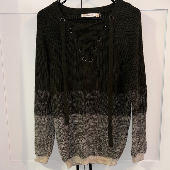 ANDREE BY UNIT | Sweaters | Andree By Unit Black And Gray Vneck Sweater ...